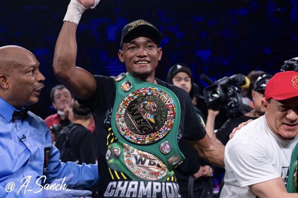 Boxeador dominicano Alberto Puello ascendido a campeón absoluto