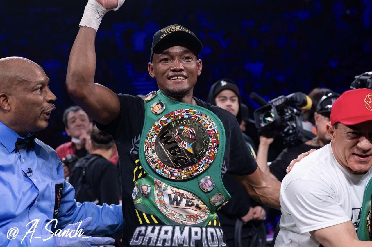 Boxeador dominicano Alberto Puello ascendido a campeón absoluto